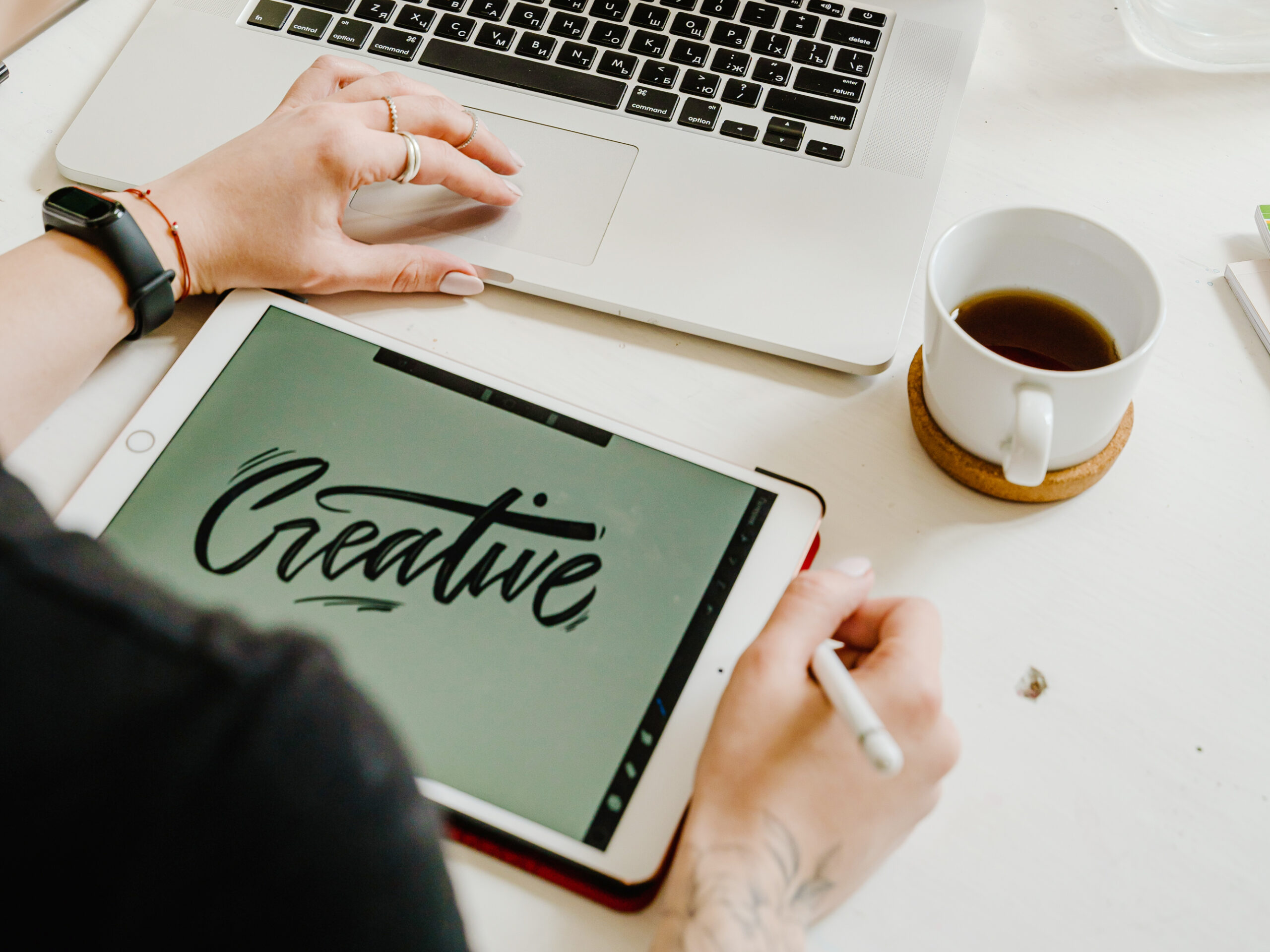 Een logo laten ontwerpen of toch zelf maken met Canva? | Dace Media